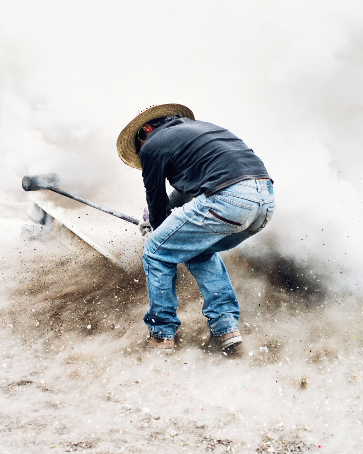 Photographer Thomas Prior Captures Mexican Festival of Sledgehammers ...
