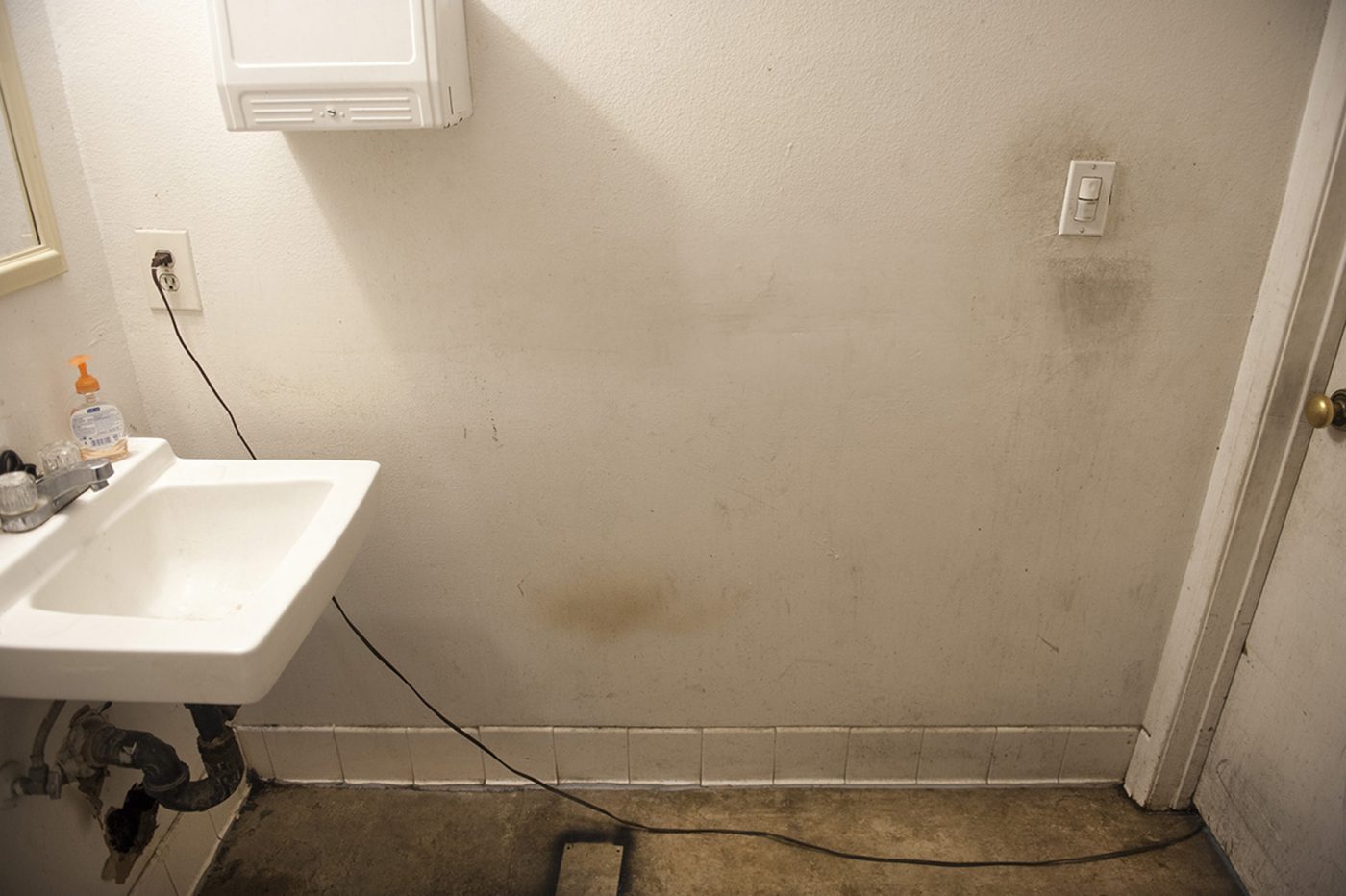 Sad Bathrooms – BOOOOOOOM! – CREATE * INSPIRE * COMMUNITY * ART ...